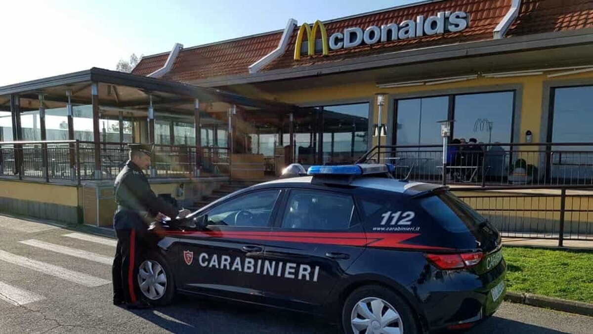 Spray urticante al McDonald's: scatta l'evacuazione - L'Altra Milano Spray urticante al McDonald's: scatta l'evacuazione - L'Altra Milano